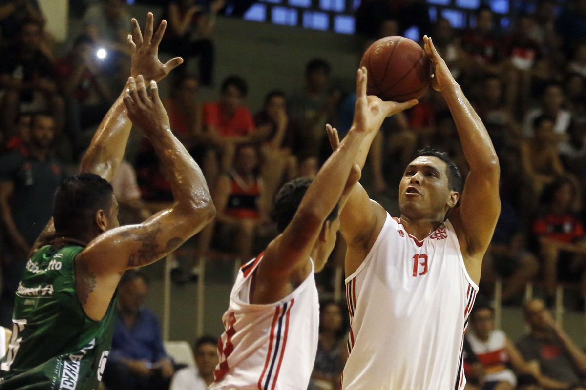 Flamengo acerta permanência de JP Batista e não vai renovar com Fischer ...