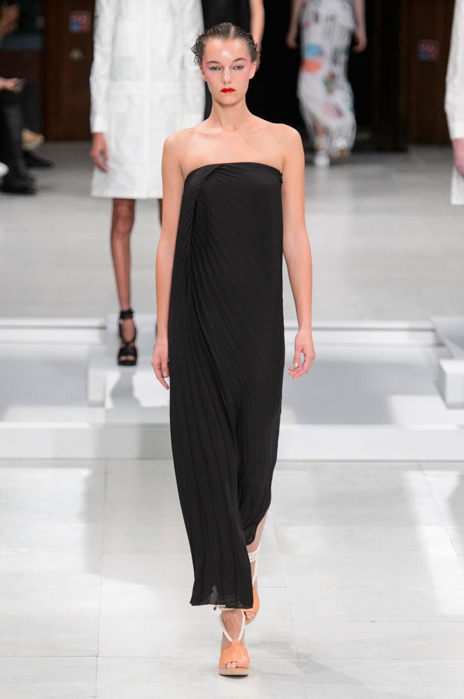 O verão 2016 utilitário de Hussein Chalayan | Desfiles | Vogue