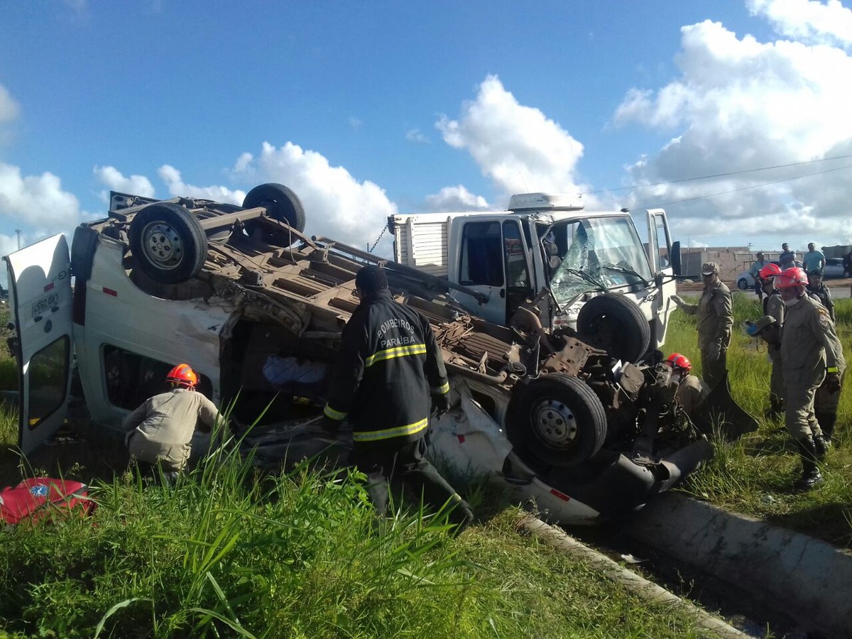 Acidente entre caminhão e van na BR-101 deixa seis pessoas feridas na Paraíba | Paraíba | G1