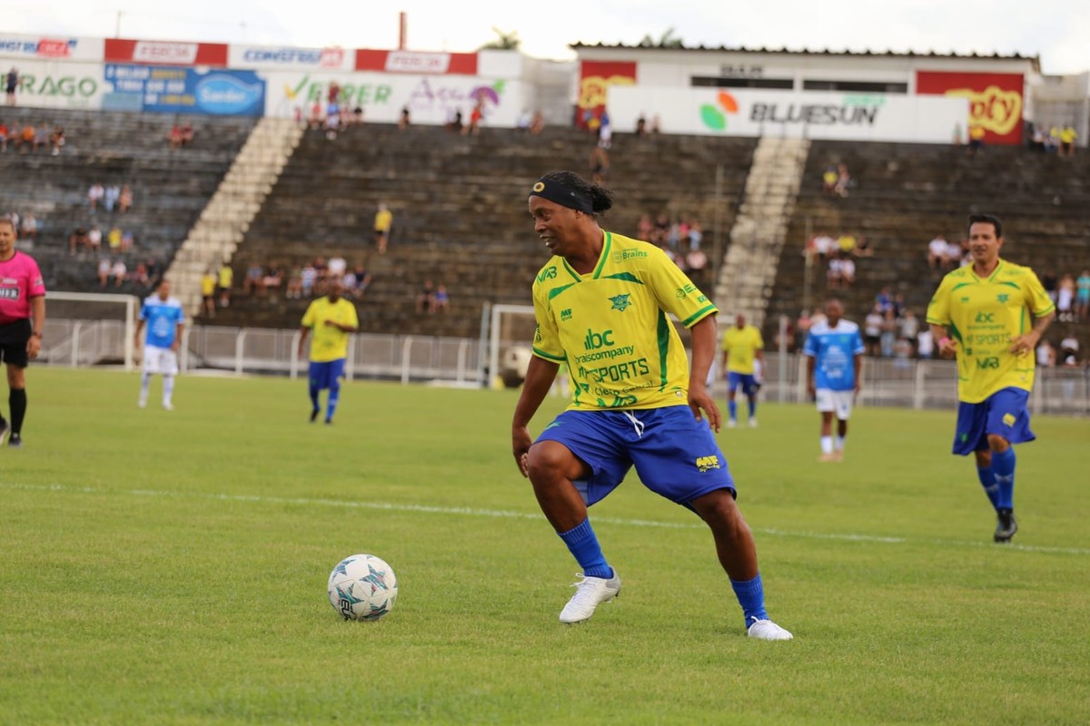 Ronaldinho Gaúcho faz dois belos gols em jogo festivo em Limeira ...
