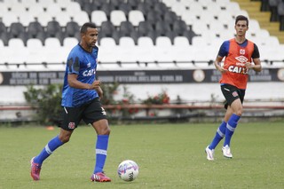Anjo da guarda de Madson, Serginho vira lateral para soltar "ponta ...