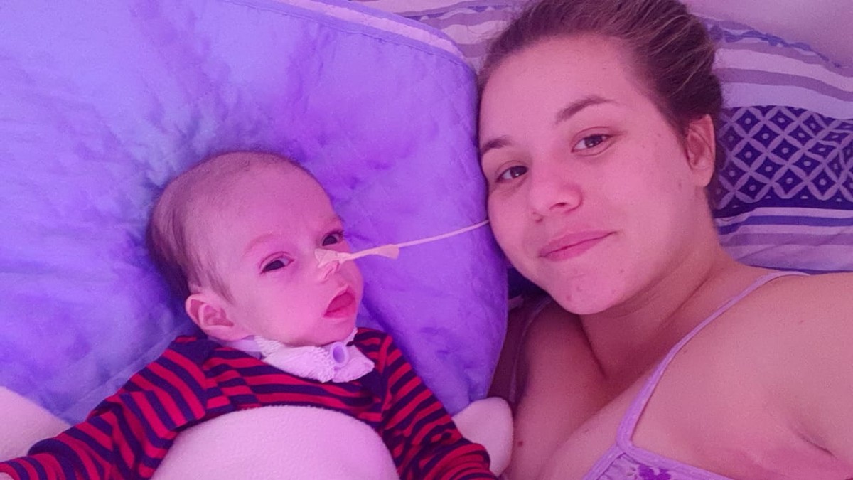 Mãe De Bebê Prematuro Extremo Que Passou 7 Meses Na Uti Luta Por