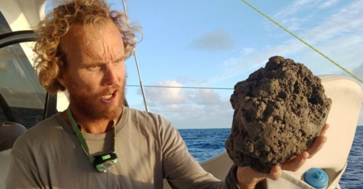 'Plataforma' de rochas vulcânicas é encontrada flutuando no Pacífico ...