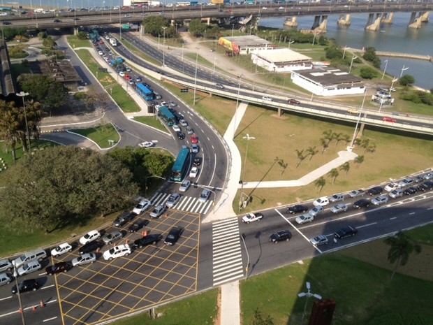 G1 - Trânsito é alterado com desfiles e movimento é intenso em SC ...