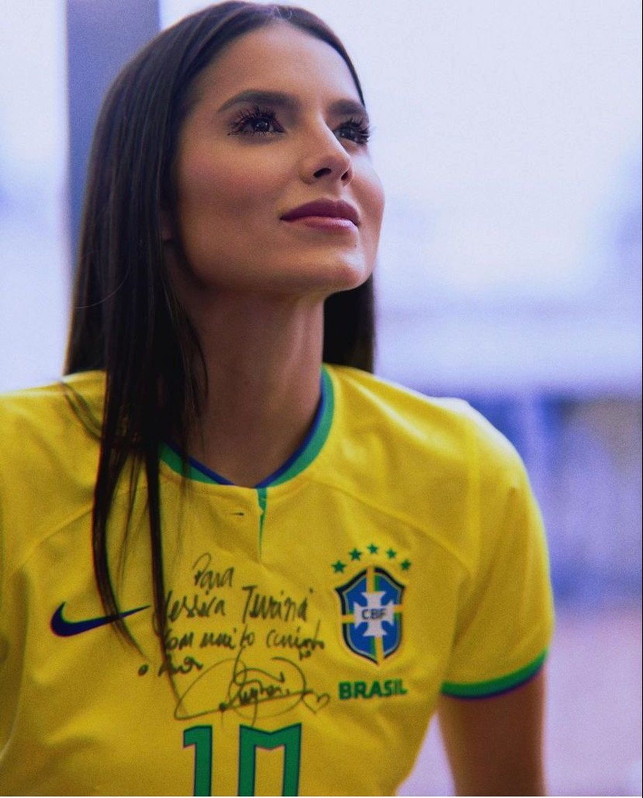 Apontada como affair de Neymar, Jéssica Turini assiste à jogo da ...