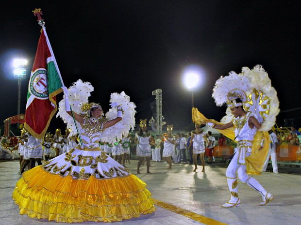 G1 - Escolas do Grupo C abrem desfile de Carnaval no Sambódromo de ...