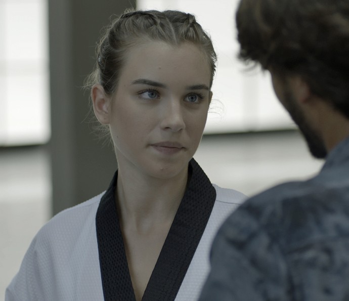 Roger não desiste e chama Flávia para sair - notícias em Vem por aí