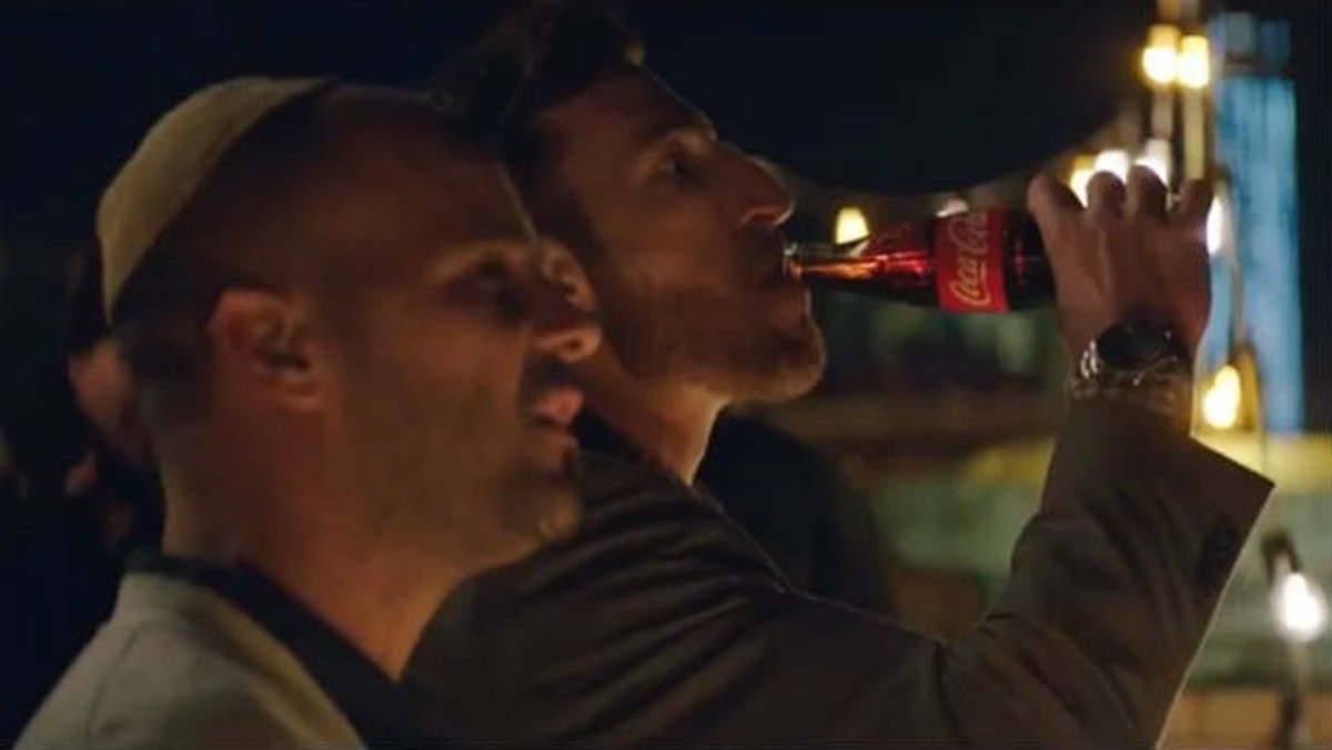 Coca-Cola apoia causa LGBT, comove uns...e revolta outros! | Lifestyle ...