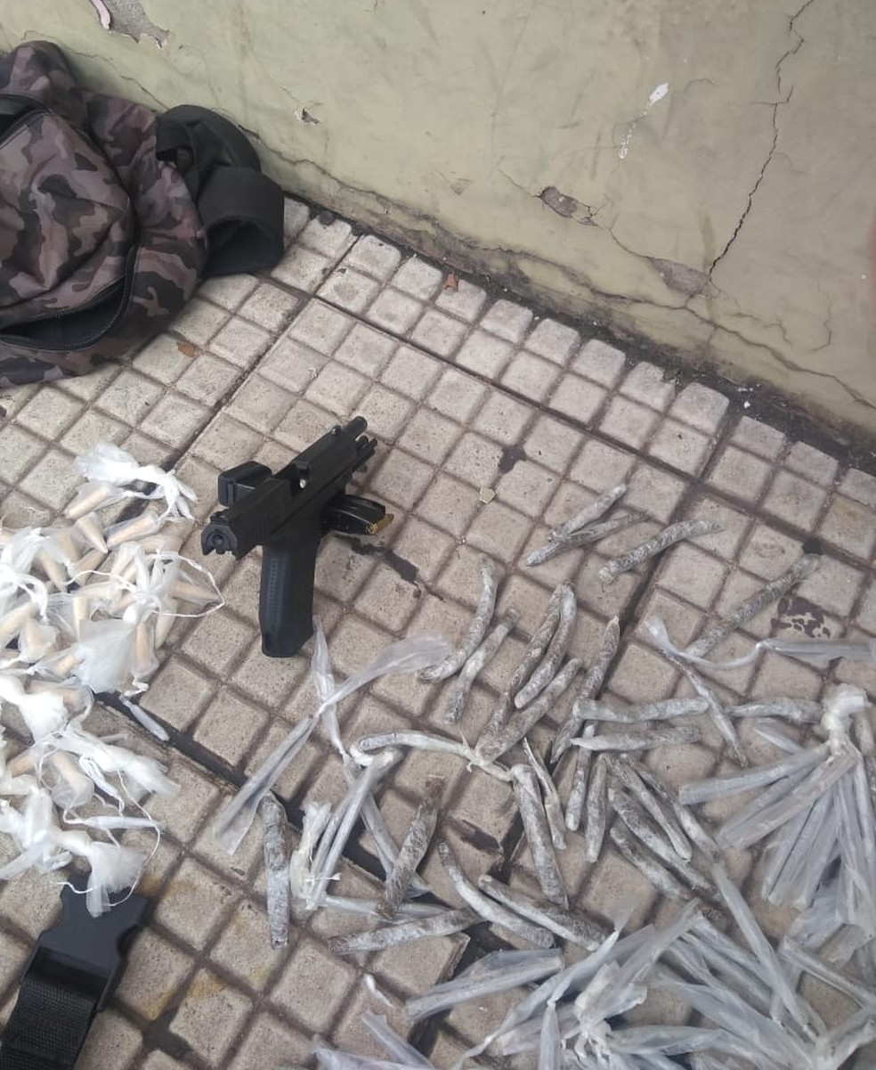 Homem armado ameaça funcionários de hospital durante atendimento em ...