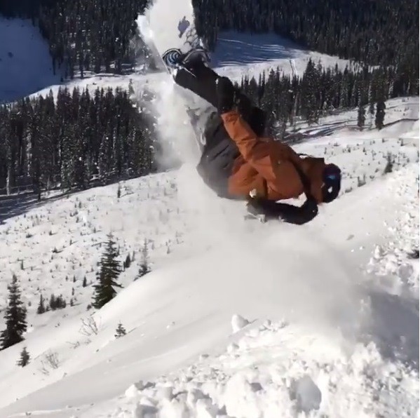 De férias, John John Florence acerta backflip no snowboard | Radicais ...