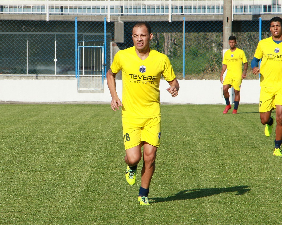 Ex-Grêmio e Avaí, volante Léo Gago acerta com o Guarani de Palhoça ...