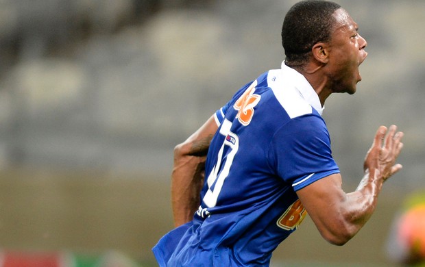 Para comentarista, Julio Baptista não sai mais do time titular do ...