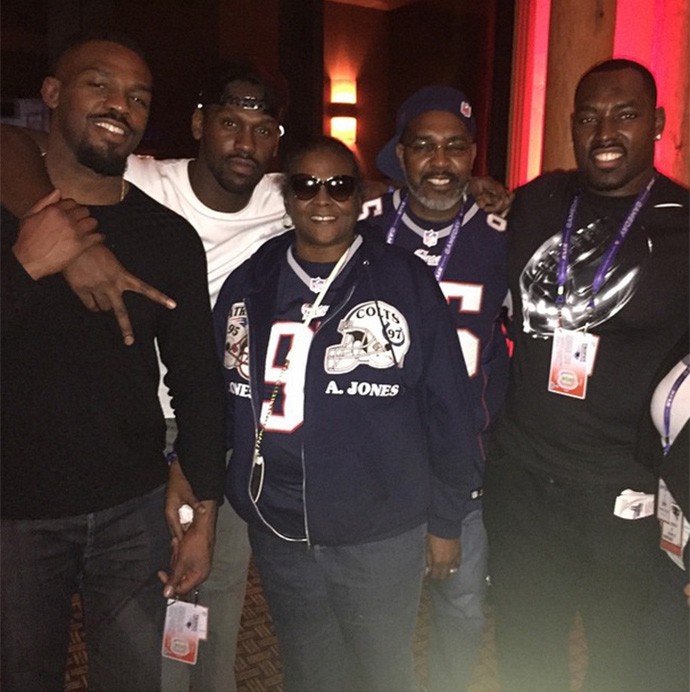 Jones posta fotos com Spider, irmãos e Tom Brady: "Grande fim de semana ...