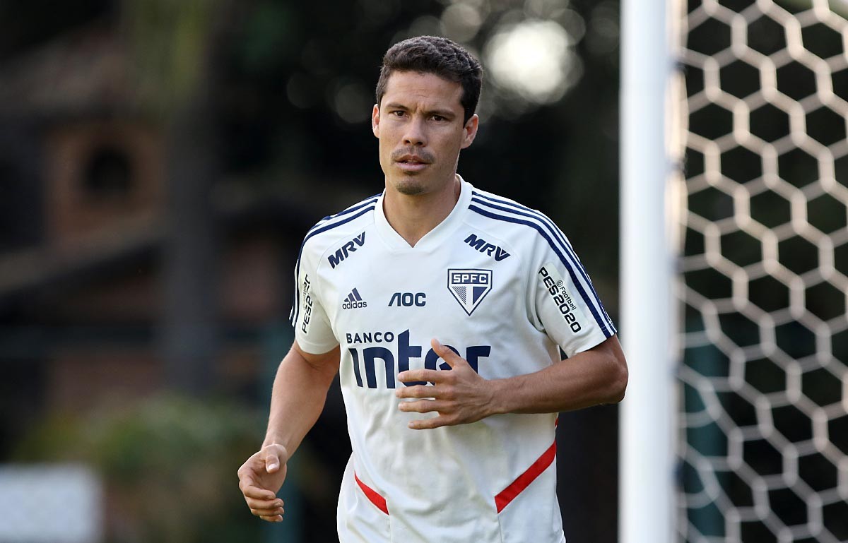 San-São da experiência: veja como Hernanes e Carlos Sánchez chegam para ...