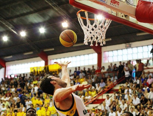 Murilo comemora melhor atuação após voltar de cirurgia no joelho ...