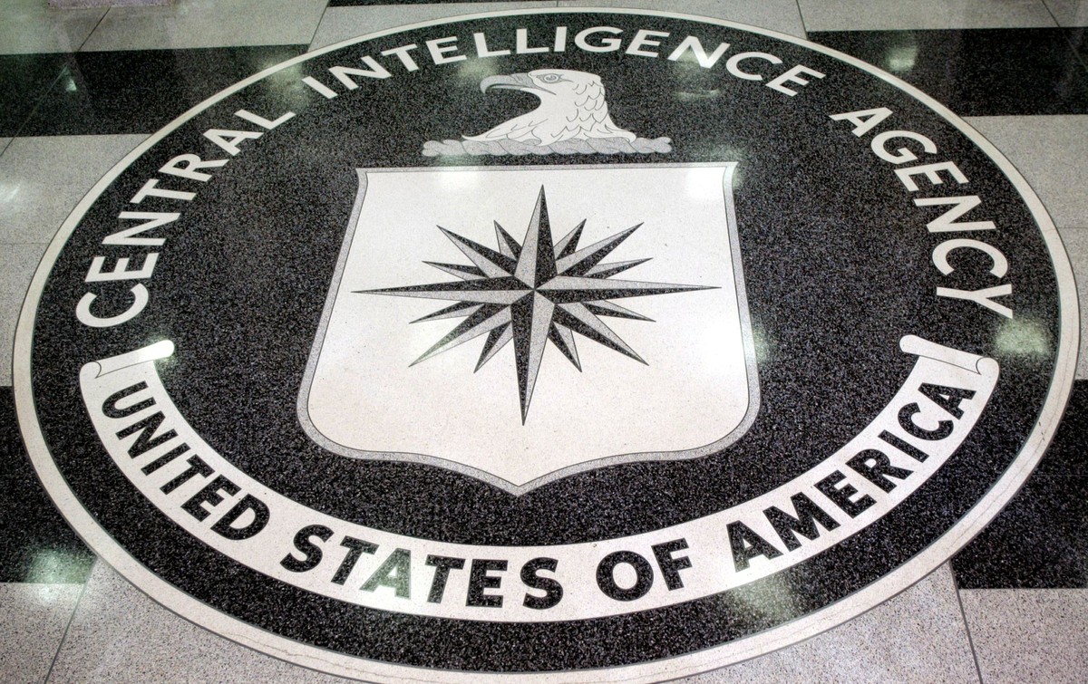 CIA admite ter perdido 'dezenas de informantes' estrangeiros, diz ...