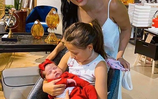 Simaria conhece a sobrina Zaya: "Titia ama muito!" - GQ | Celebridades