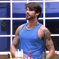 Renan fala sobre carreira de modelo - notícias em Agora na casa