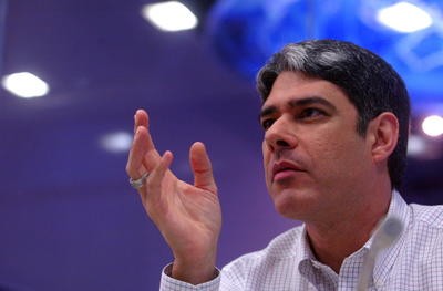 Bonner agradece em inglês (e em 140 caracteres) a prêmio por Twitter ...