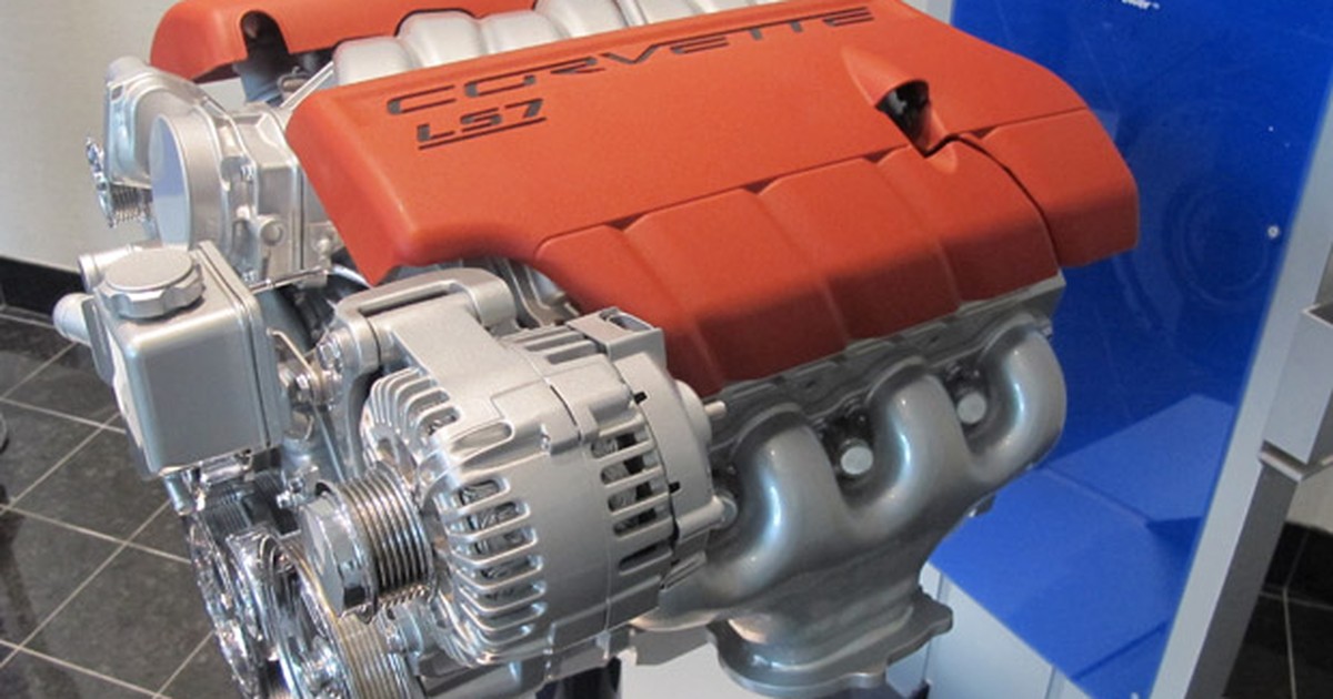 Auto Esporte - Corvette mantém tradição dos motores montados à mão ...