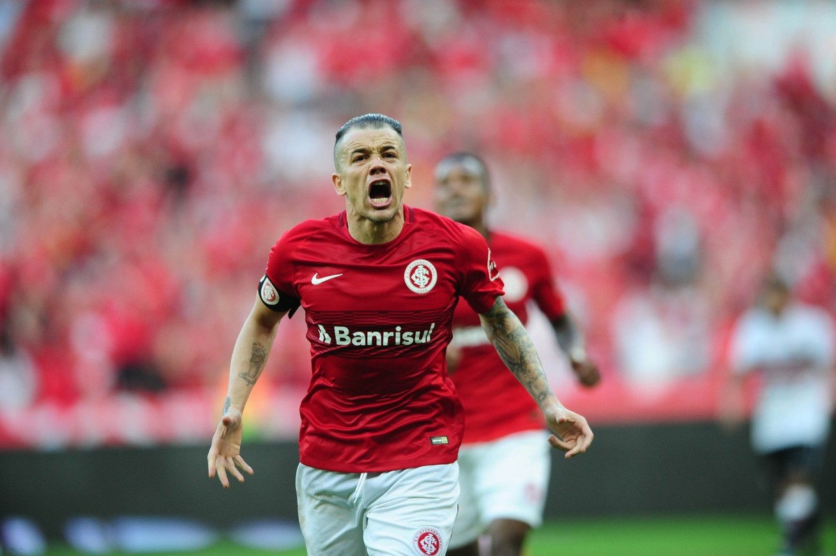 Por mais recordes: com novo contrato, D'Ale mira 100 gols e top 3 de ...