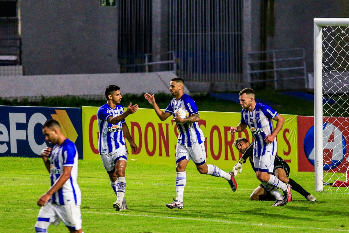 Novo técnico do CSA estreia no clássico e herda base montada por Mozart ...