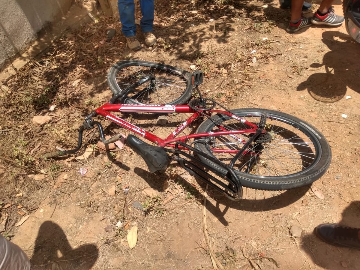 Mulher e adolescente morrem após baterem de bicicleta no muro de uma casa | Vales de Minas ...