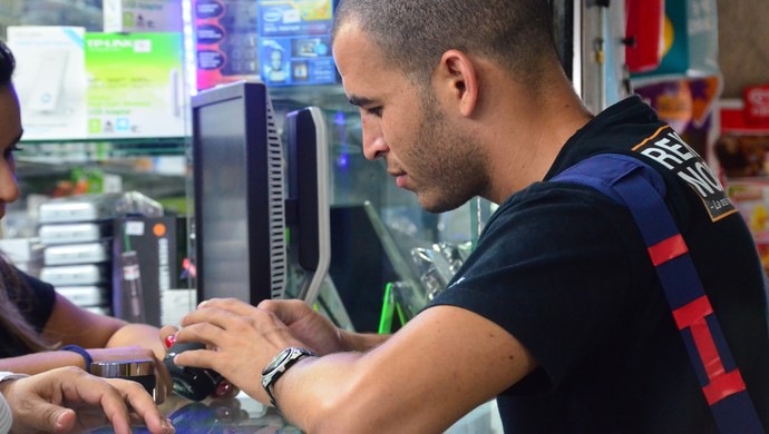 Seleção cubana aproveita dia de folga para ir a shopping popular na Paraíba