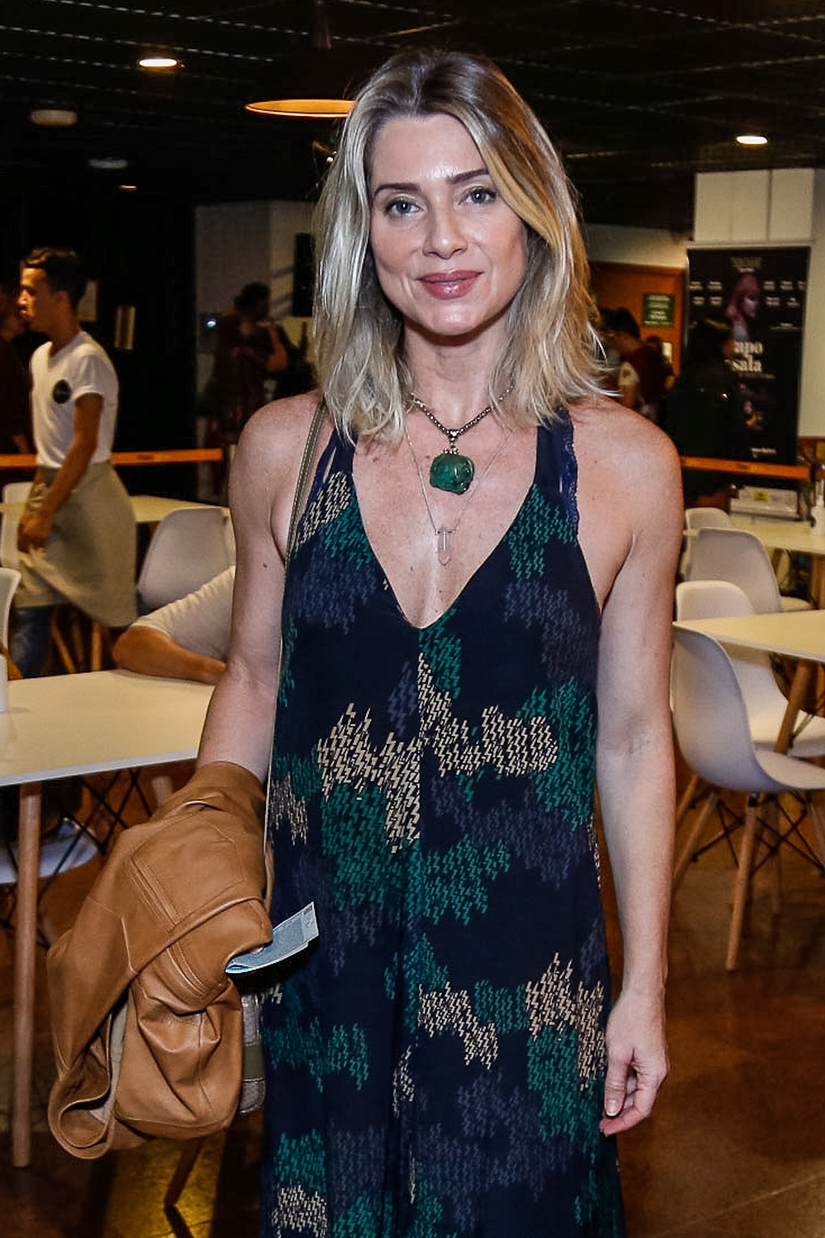 Letícia Spiller confere estreia da peça 'O Tempo e a Sala' no Rio ...