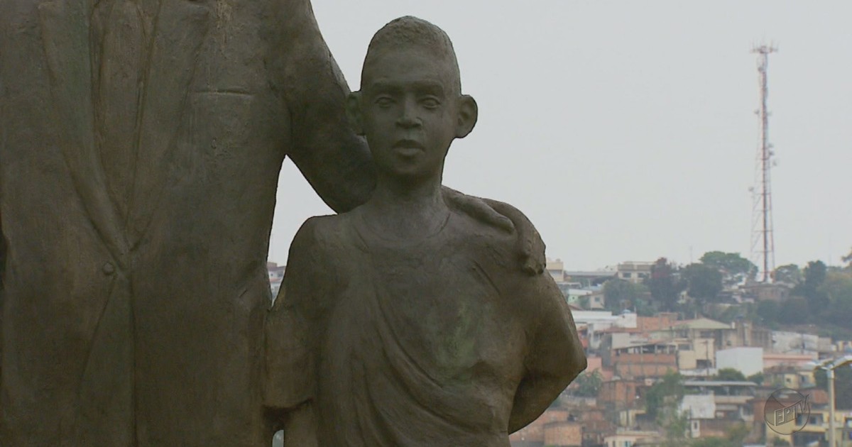 G1 - Pelé inaugura réplica de casa onde viveu neste domingo (23 ...