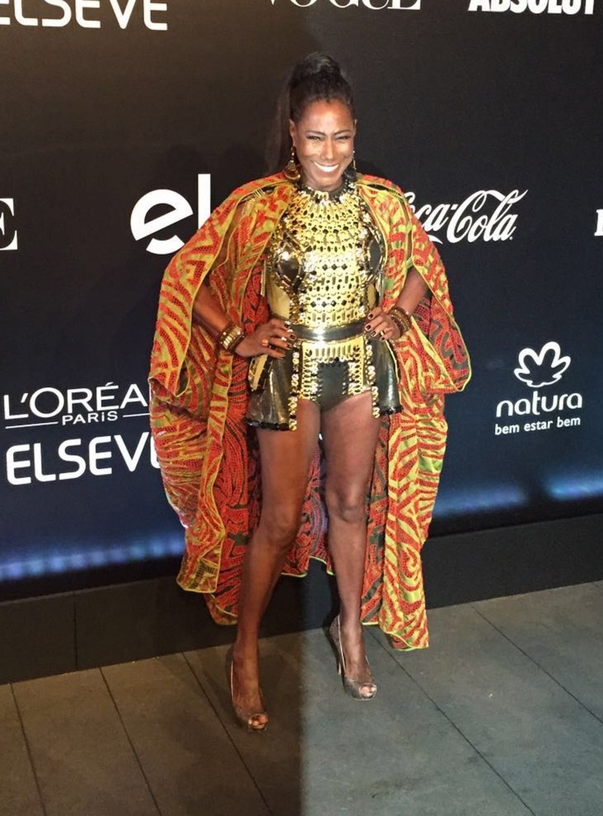 Gloria Maria põe as pernas à mostra (sem meia!) com look do Baile da ...