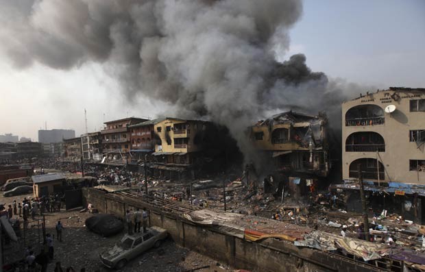 G1 - Explosão de depósito de fogos de artifício mata 1 e fere 30 na ...