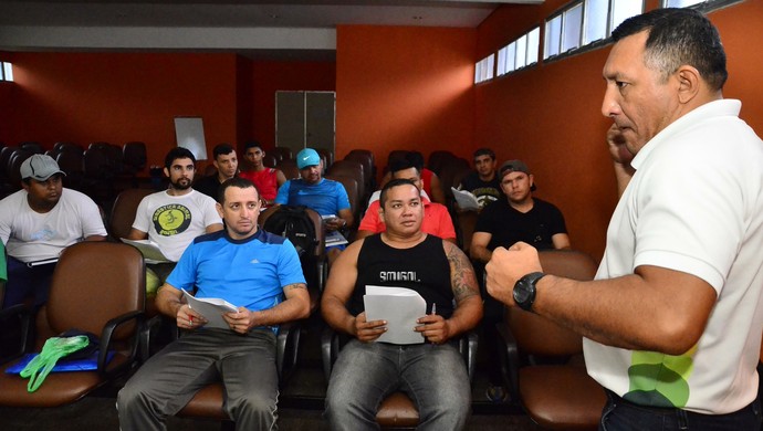 Federação de boxe do AM promove curso de atualização de árbitros