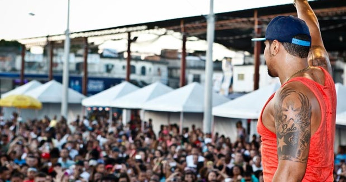 G1 - MC Naldo faz show durante o 194º aniversário de Itajubá, MG ...