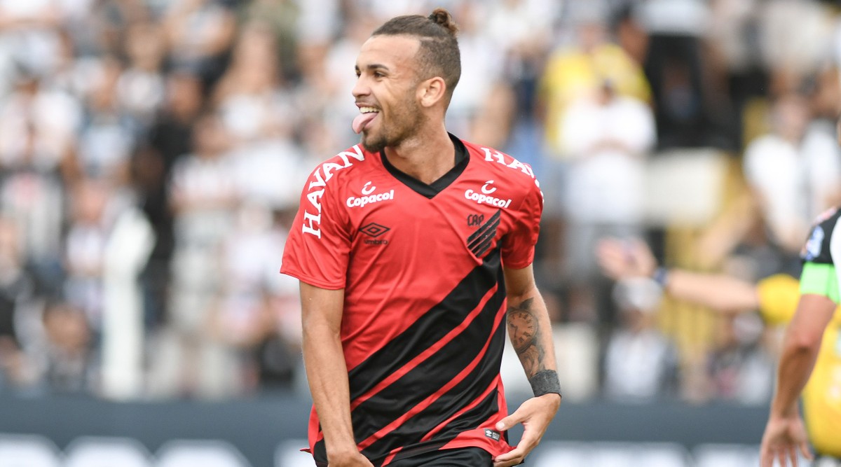 Após renovação, Jajá ganha espaço no Athletico, faz a estreia na ...