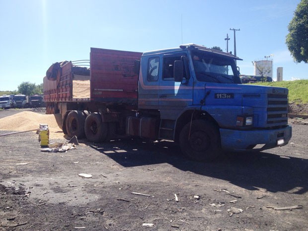 G1 - Polícia apreende pistolas, crack e cocaína entre 36 toneladas de ...