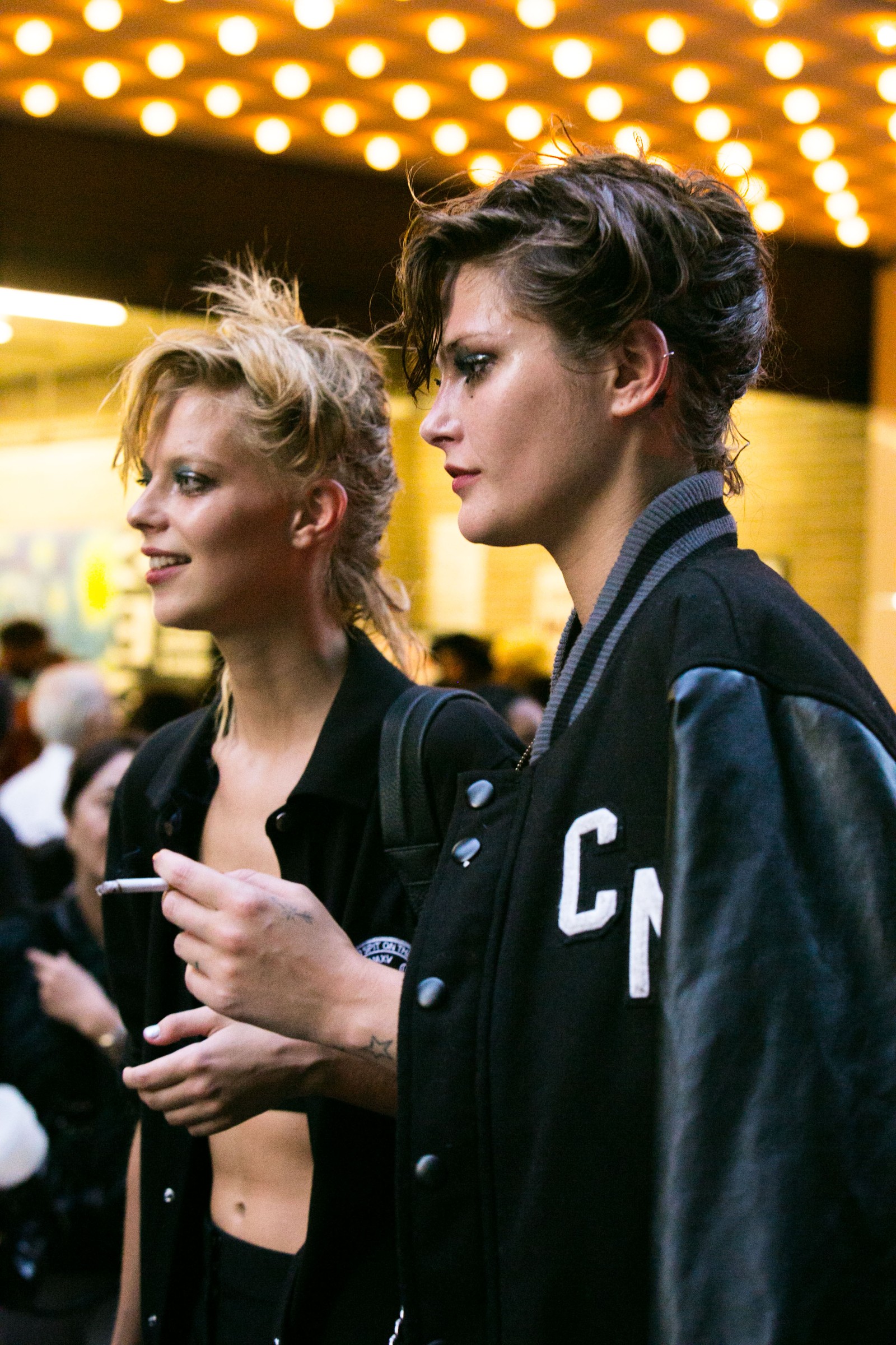 Street style: a ordem é não ter ordem no último dia da NYFW | Tendência | Vogue