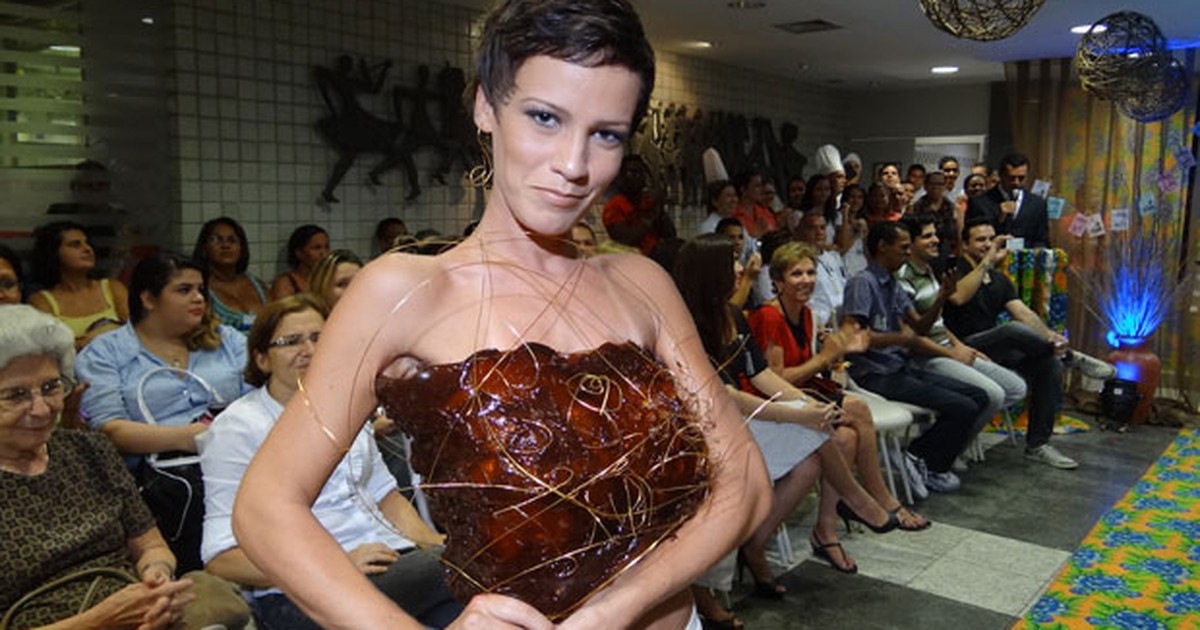 G1 - No Recife, desfile ousa com roupas decoradas com chocolate e ...