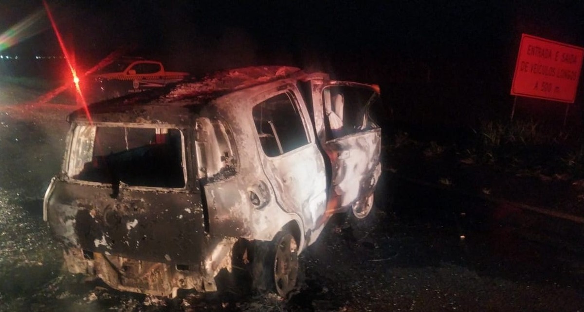 Homem morre carbonizado após carro bater de frente contra caminhão em rodovia de MS | Mato ...