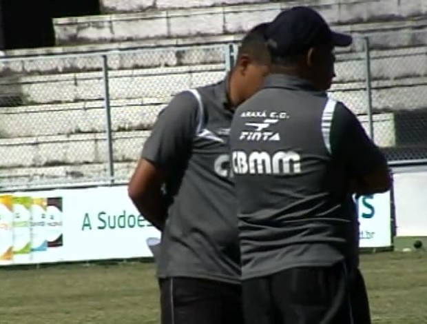 Novo técnico do Araxá assume cargo e comanda equipe em treinamentos ...