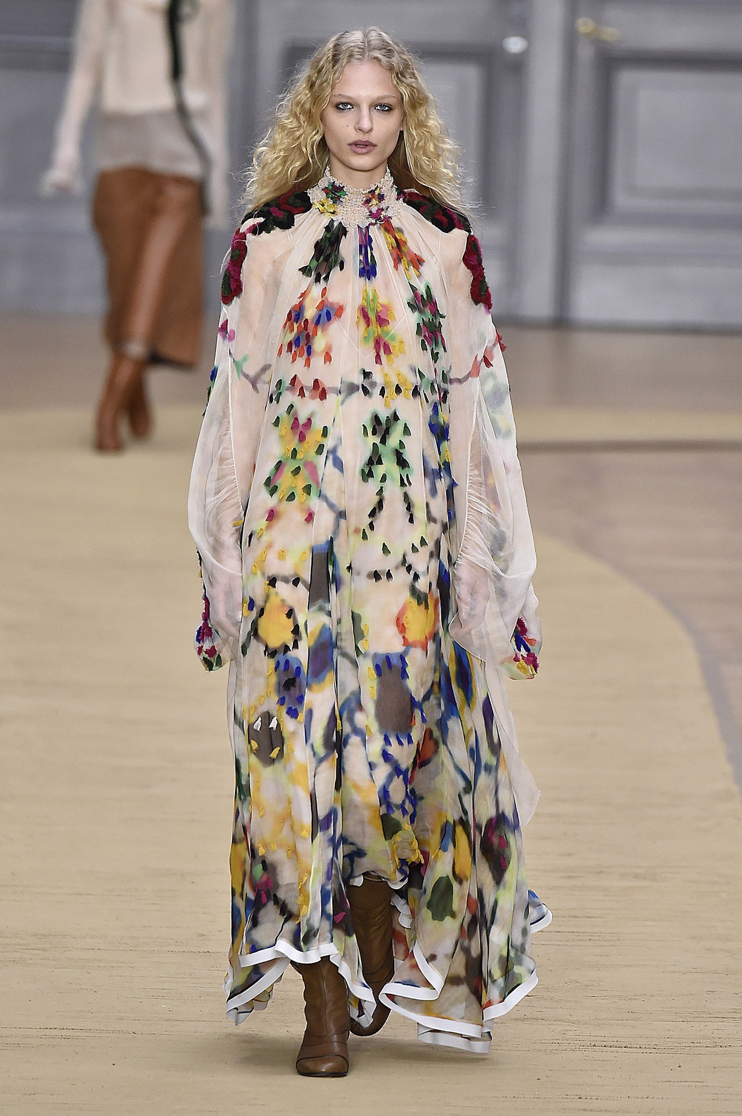 Rainha do boho contemporâneo, Chloé traz inverno 2017 esperto e ...