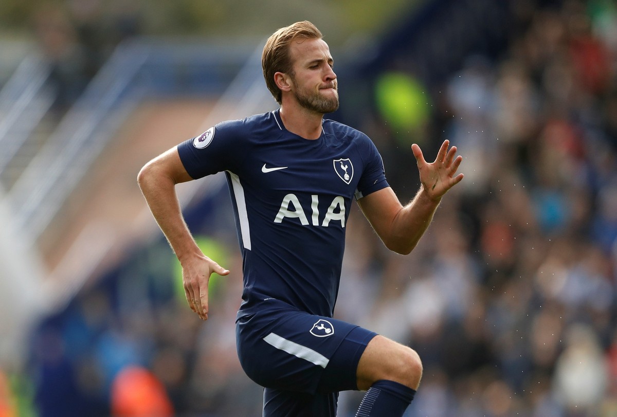Kane brilha de novo e comanda goleada do Tottenham sobre o Huddersfield ...