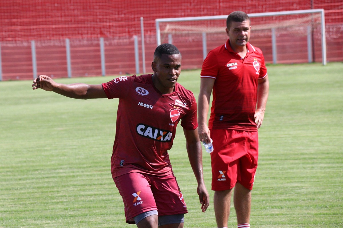 Danilo ou Elias? Alan Mineiro deixa "bomba" para técnico do Vila antes ...