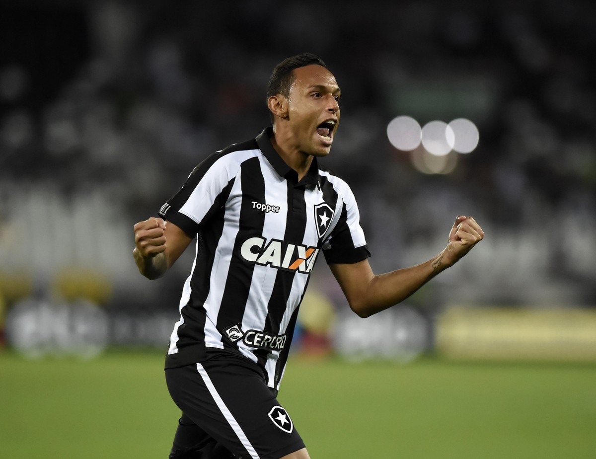 Assediado por clubes da Série A, Gilson espera definir futuro até a ...