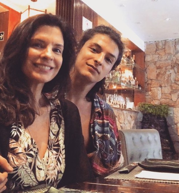 Helena Ranaldi posa com o filho e semelhança impressiona - Quem | QUEM News