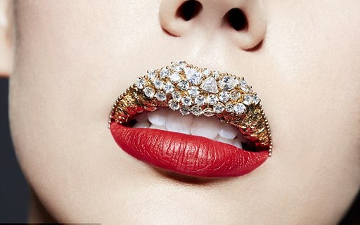 Lábios de diamante: make de 6 quilates bomba na internet - Revista ...