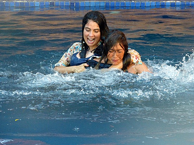 Separa que é briga! Delma (Patrícia França) e Roberta (Dani Suzuki) dão ...