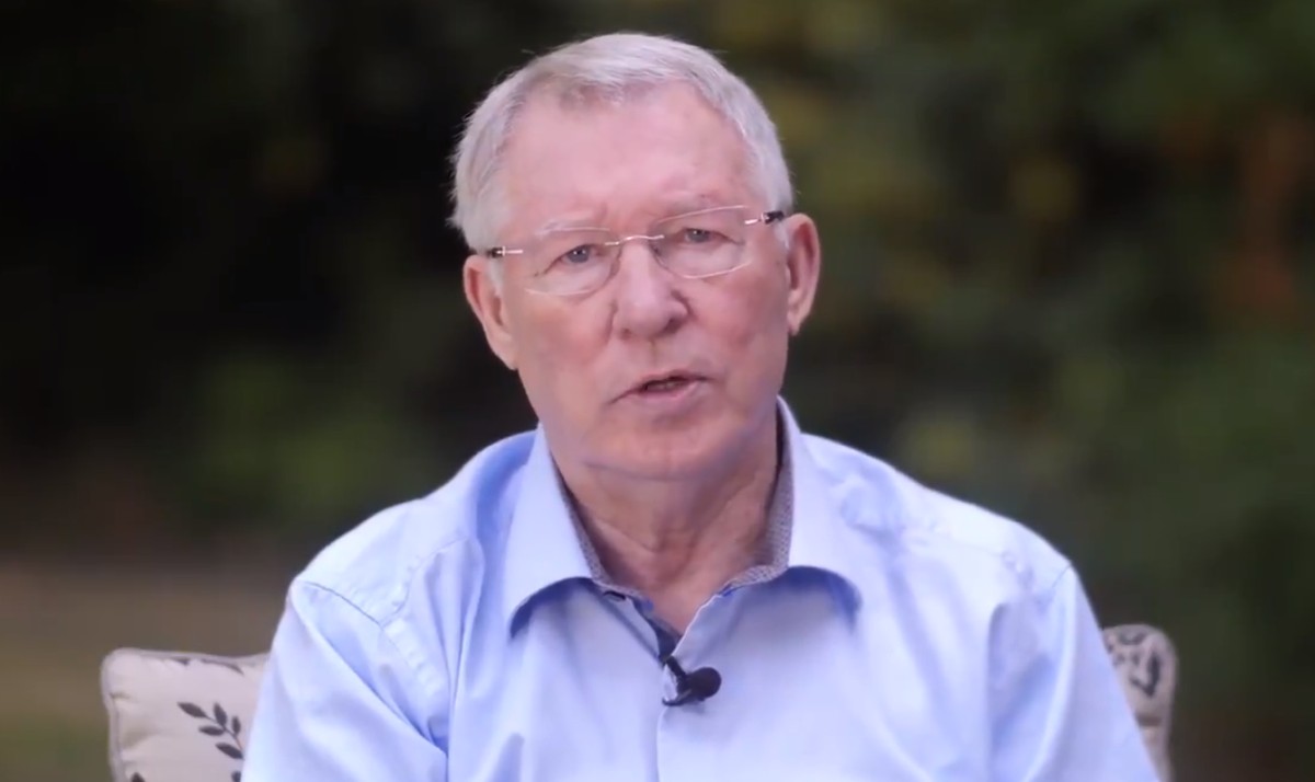Após internação, Alex Ferguson reaparece e promete ir ao estádio nesta ...