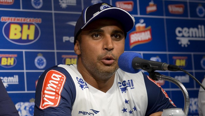 Ídolo e referência, Dirceu Lopes crê no sucesso da identidade que inspirou