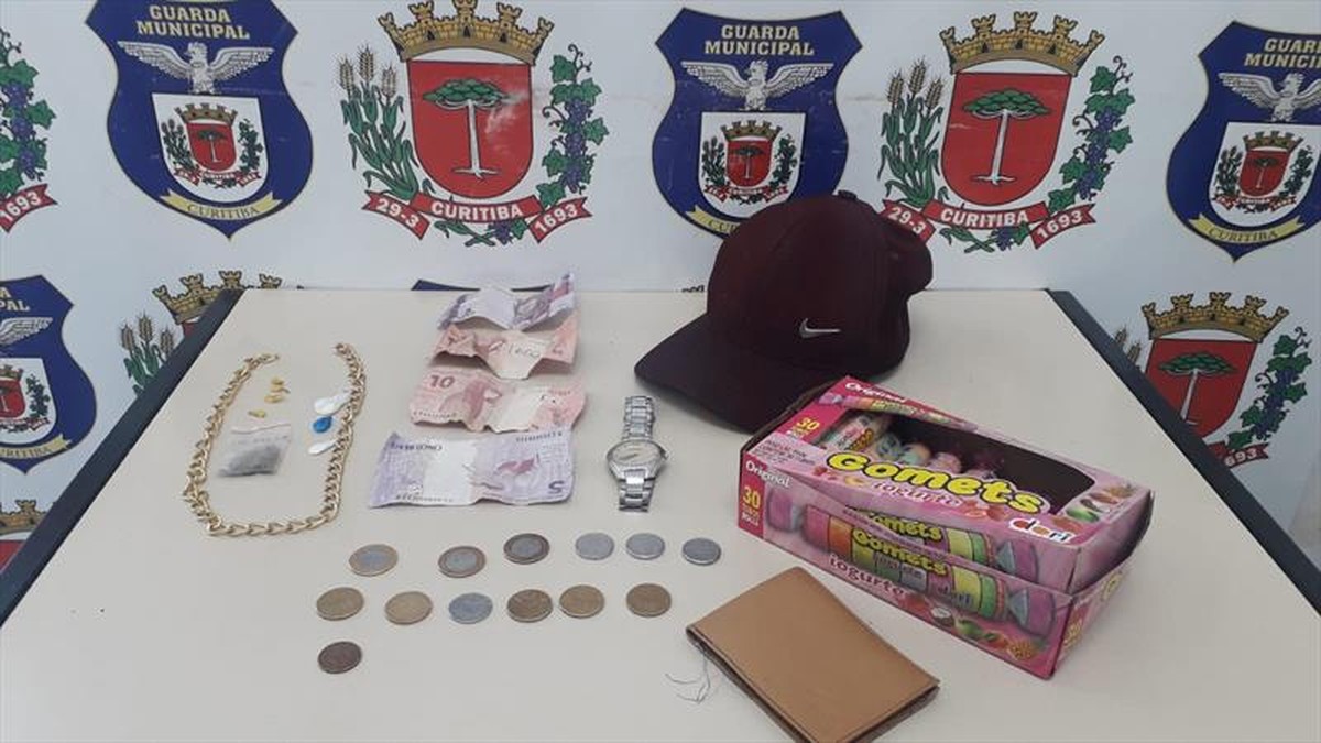 Suspeito que usava balas para vender drogas é preso no Largo da Ordem ...